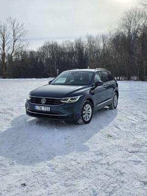 Blue Volkswagen Tiguan 2021 in Kaunas, with an engine capacity of 1.50 L and mileage of 93 thousand km for 23900 €, photo  on AUTOMOTO.COM.LV