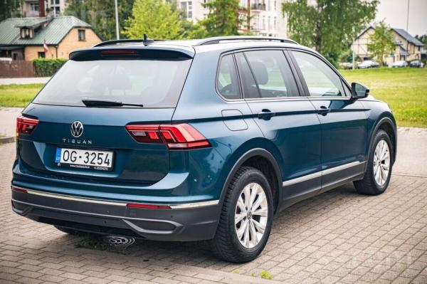 Blue Volkswagen Tiguan 2021 in Riga, with an engine capacity of 2.00 L and mileage of 0 thousand km for 18990 €, photo 4 on AUTOMOTO.COM.LV