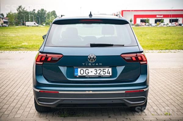 Blue Volkswagen Tiguan 2021 in Riga, with an engine capacity of 2.00 L and mileage of 0 thousand km for 18990 €, photo 5 on AUTOMOTO.COM.LV
