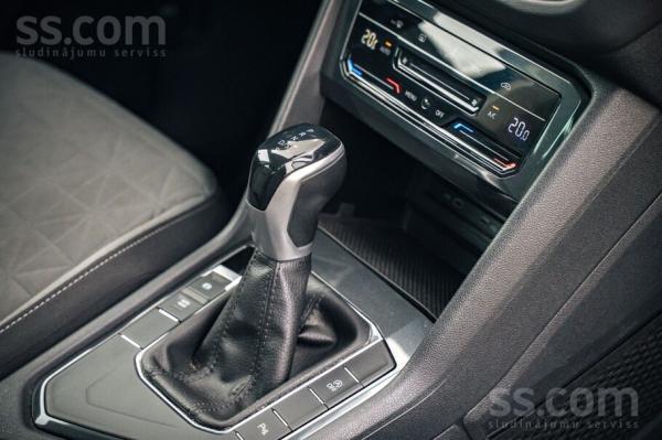 Blue Volkswagen Tiguan 2021 in Riga, with an engine capacity of 2.00 L and mileage of 0 thousand km for 18990 €, photo 8 on AUTOMOTO.COM.LV