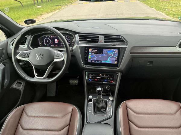 Blue Volkswagen Tiguan 2021 in Vilnius, with an engine capacity of 1.40 L and mileage of 93 thousand km for 26900 €, photo 7 on AUTOMOTO.COM.LV