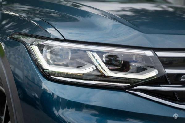 Blue Volkswagen Tiguan 2021 in Vilnius, with an engine capacity of 1.97 L and mileage of 189 thousand km for 23900 €, photo 3 on AUTOMOTO.COM.LV