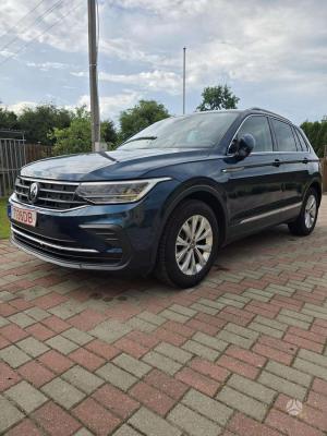 Blue Volkswagen Tiguan 2021 in Sirvintos, with an engine capacity of 1.97 L and mileage of 280 thousand km for 18700 €, photo  on AUTOMOTO.COM.LV