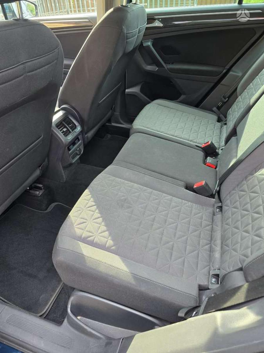 Blue Volkswagen Tiguan 2021 in Sirvintos, with an engine capacity of 1.97 L and mileage of 280 thousand km for 18700 €, photo 19 on AUTOMOTO.COM.LV