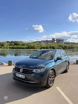 Zils Volkswagen Tiguan 2021 Kauņa, ar dzinēja tilpumu 1.50 L un nobraukumu 174 tūkst. km par 20500 €, foto  vietnē AUTOMOTO.COM.LV