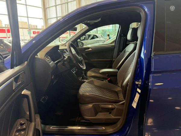 Blue Volkswagen Tiguan 2021 in Vilnius, with an engine capacity of 1.50 L and mileage of 92 thousand km for 27500 €, photo 9 on AUTOMOTO.COM.LV