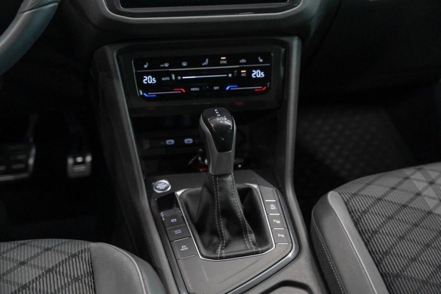 Zils Volkswagen Tiguan 2021 Viļņa, ar dzinēja tilpumu 1.50 L un nobraukumu 99 tūkst. km par 27000 €, foto 25 vietnē AUTOMOTO.COM.LV