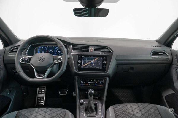 Blue Volkswagen Tiguan 2021 in Vilnius, with an engine capacity of 1.50 L and mileage of 99 thousand km for 26500 €, photo 8 on AUTOMOTO.COM.LV