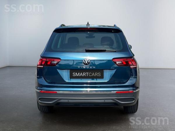 Blue Volkswagen Tiguan 2021 in Riga, with an engine capacity of 1.50 L and mileage of 87 thousand km for 21370 €, photo 4 on AUTOMOTO.COM.LV