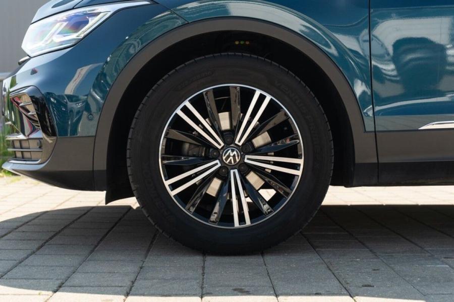 Blue Volkswagen Tiguan 2021 in Vilnius, with an engine capacity of 2.00 L and mileage of 102 thousand km for 25300 €, photo 5 on AUTOMOTO.COM.LV