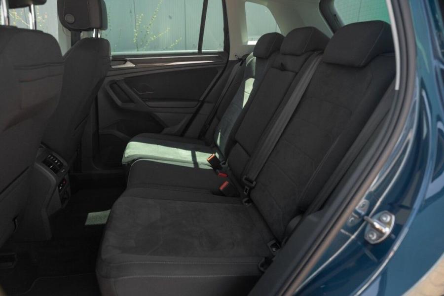 Blue Volkswagen Tiguan 2021 in Vilnius, with an engine capacity of 2.00 L and mileage of 102 thousand km for 25300 €, photo 10 on AUTOMOTO.COM.LV