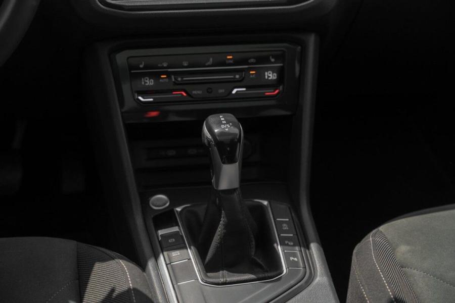Blue Volkswagen Tiguan 2021 in Vilnius, with an engine capacity of 2.00 L and mileage of 102 thousand km for 25300 €, photo 11 on AUTOMOTO.COM.LV