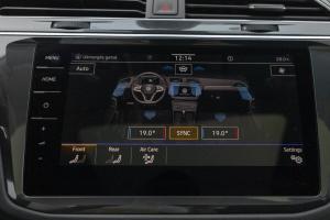 Blue Volkswagen Tiguan 2021 in Vilnius, with an engine capacity of 2.00 L and mileage of 102 thousand km for 25300 €, photo 14 on AUTOMOTO.COM.LV