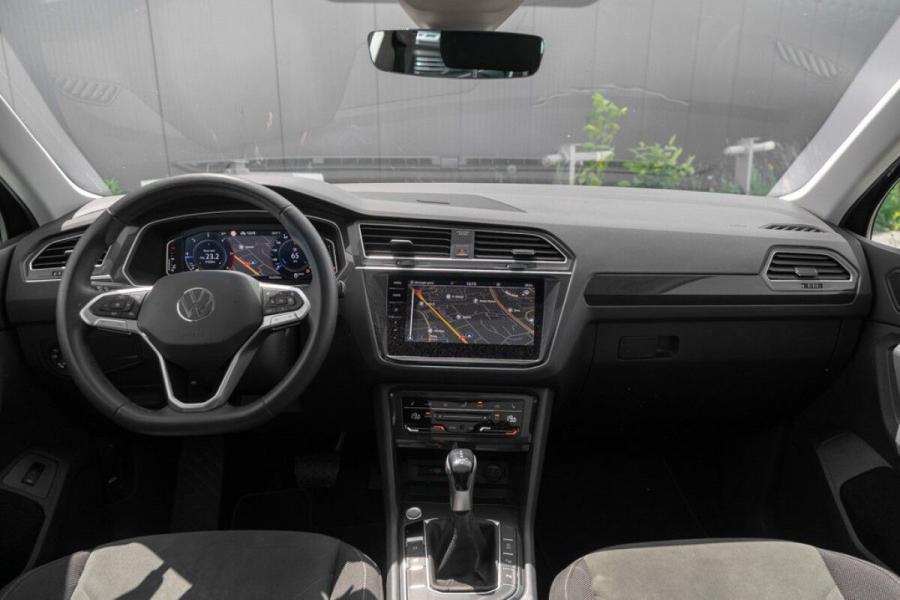 Blue Volkswagen Tiguan 2021 in Vilnius, with an engine capacity of 2.00 L and mileage of 102 thousand km for 25300 €, photo 19 on AUTOMOTO.COM.LV