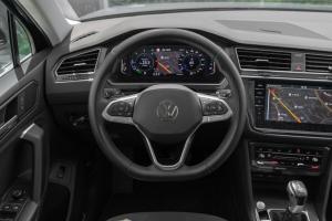 Blue Volkswagen Tiguan 2021 in Vilnius, with an engine capacity of 2.00 L and mileage of 102 thousand km for 25300 €, photo 21 on AUTOMOTO.COM.LV