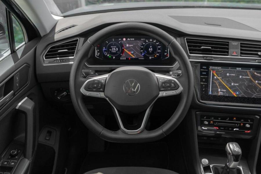Blue Volkswagen Tiguan 2021 in Vilnius, with an engine capacity of 2.00 L and mileage of 102 thousand km for 25300 €, photo 21 on AUTOMOTO.COM.LV