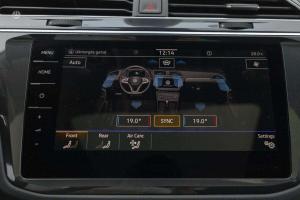 Zils Volkswagen Tiguan 2021 Viļņa, ar dzinēja tilpumu 2.00 L un nobraukumu 102 tūkst. km par 25300 €, foto 14 vietnē AUTOMOTO.COM.LV