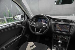 Zils Volkswagen Tiguan 2021 Viļņa, ar dzinēja tilpumu 2.00 L un nobraukumu 102 tūkst. km par 25300 €, foto 20 vietnē AUTOMOTO.COM.LV