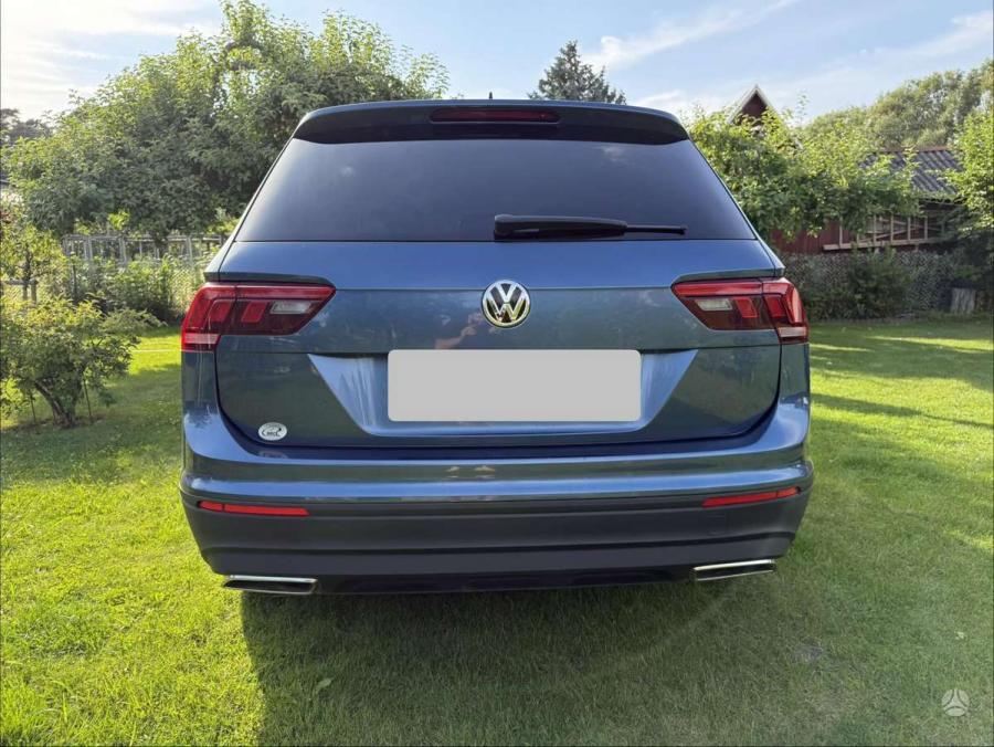 Blue Volkswagen Tiguan 2021 in Vilnius, with an engine capacity of 1.98 L and mileage of 93 thousand km for 14000 €, photo 5 on AUTOMOTO.COM.LV