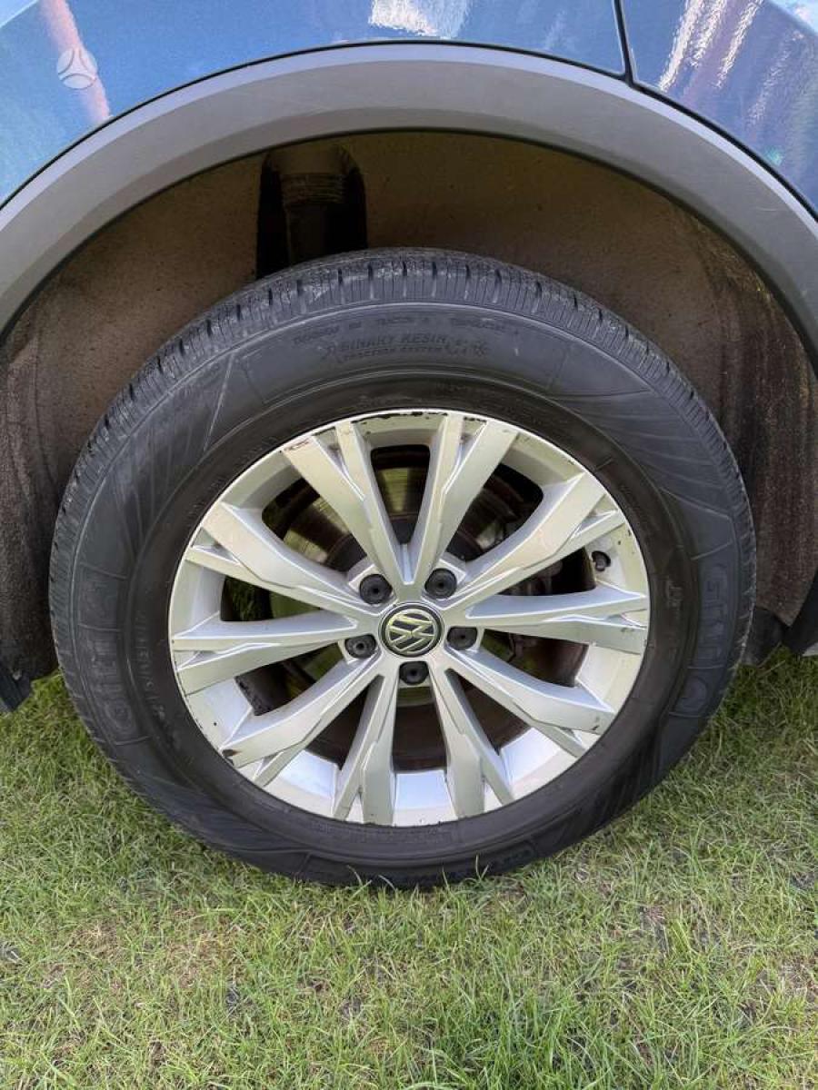 Blue Volkswagen Tiguan 2021 in Vilnius, with an engine capacity of 1.98 L and mileage of 93 thousand km for 14000 €, photo 6 on AUTOMOTO.COM.LV