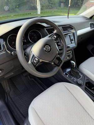Blue Volkswagen Tiguan 2021 in Vilnius, with an engine capacity of 1.98 L and mileage of 93 thousand km for 14000 €, photo 17 on AUTOMOTO.COM.LV