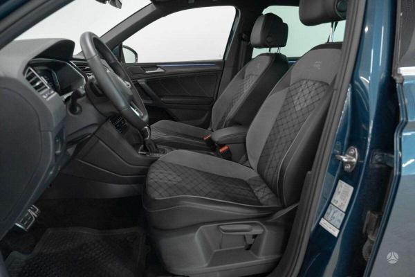 Blue Volkswagen Tiguan 2021 in Vilnius, with an engine capacity of 1.50 L and mileage of 99 thousand km for 25300 €, photo 7 on AUTOMOTO.COM.LV