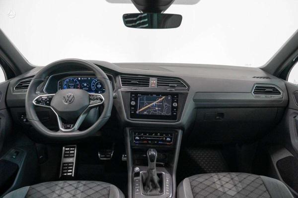 Blue Volkswagen Tiguan 2021 in Vilnius, with an engine capacity of 1.50 L and mileage of 99 thousand km for 25300 €, photo 8 on AUTOMOTO.COM.LV