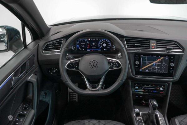 Blue Volkswagen Tiguan 2021 in Vilnius, with an engine capacity of 1.50 L and mileage of 99 thousand km for 25300 €, photo 9 on AUTOMOTO.COM.LV