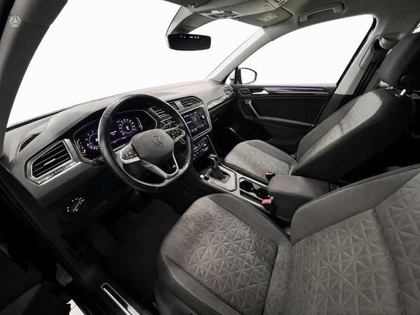 Blue Volkswagen Tiguan 2021 in Kaunas, with an engine capacity of 1.50 L and mileage of 177 thousand km for 18900 €, photo 8 on AUTOMOTO.COM.LV