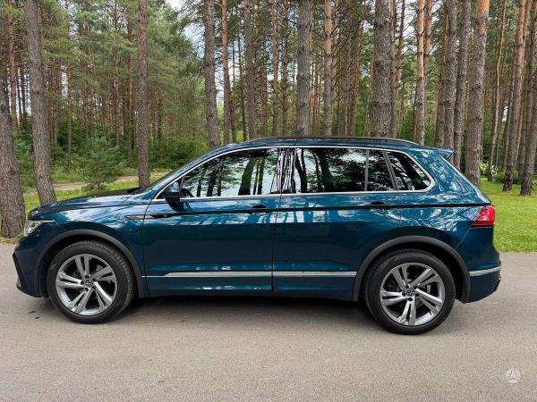 Blue Volkswagen Tiguan 2021 in Vilnius, with an engine capacity of 1.50 L and mileage of 93 thousand km for 25500 €, photo 2 on AUTOMOTO.COM.LV