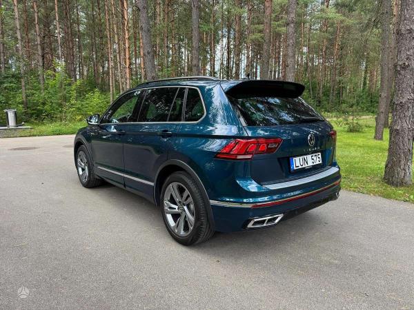 Blue Volkswagen Tiguan 2021 in Vilnius, with an engine capacity of 1.50 L and mileage of 93 thousand km for 25500 €, photo 3 on AUTOMOTO.COM.LV