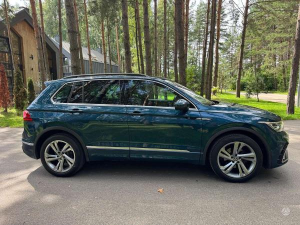 Blue Volkswagen Tiguan 2021 in Vilnius, with an engine capacity of 1.50 L and mileage of 93 thousand km for 25500 €, photo 8 on AUTOMOTO.COM.LV
