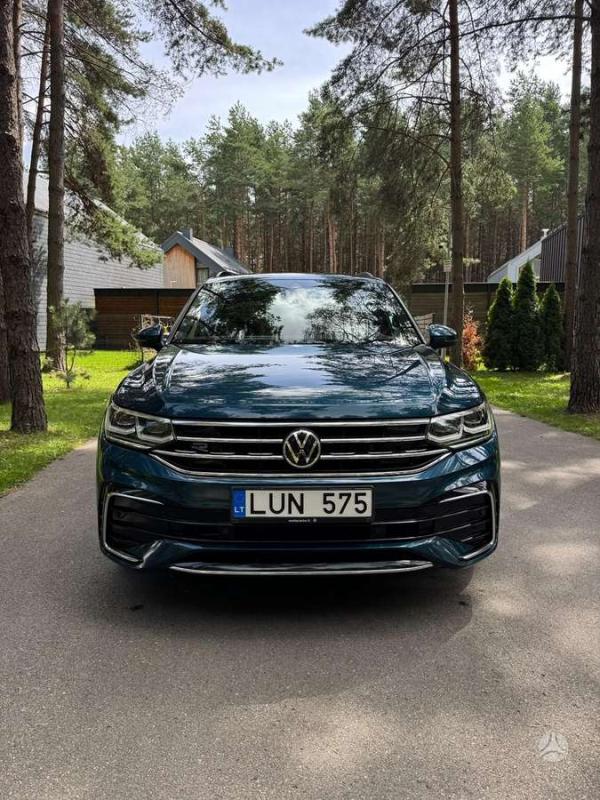 Blue Volkswagen Tiguan 2021 in Vilnius, with an engine capacity of 1.50 L and mileage of 93 thousand km for 25500 €, photo 10 on AUTOMOTO.COM.LV