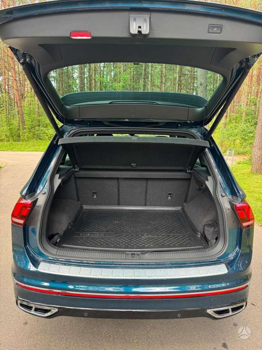 Zils Volkswagen Tiguan 2021 Viļņa, ar dzinēja tilpumu 1.50 L un nobraukumu 93 tūkst. km par 25500 €, foto 24 vietnē AUTOMOTO.COM.LV