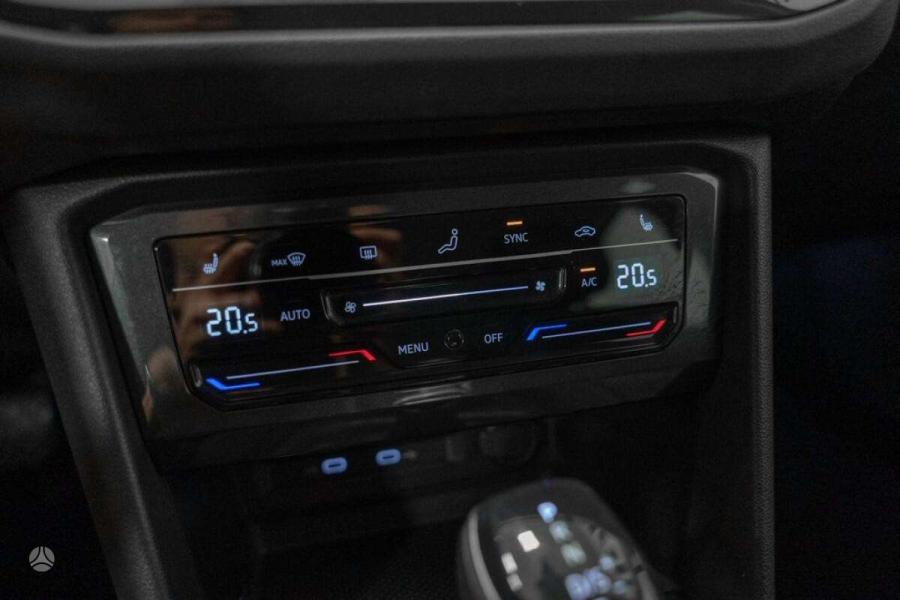 Blue Volkswagen Tiguan 2021 in Vilnius, with an engine capacity of 1.50 L and mileage of 84 thousand km for 22950 €, photo 18 on AUTOMOTO.COM.LV