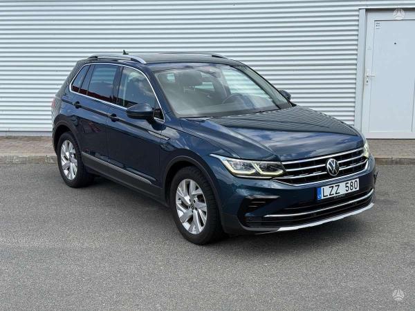Blue Volkswagen Tiguan 2021 in Vilnius, with an engine capacity of 1.50 L and mileage of 139 thousand km for 21900 €, photo 4 on AUTOMOTO.COM.LV