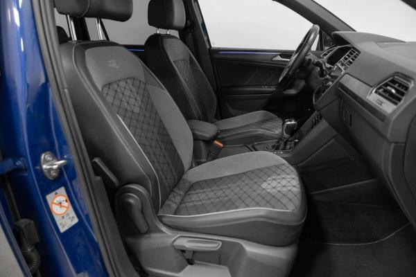 Blue Volkswagen Tiguan 2021 in Vilnius, with an engine capacity of 1.50 L and mileage of 103 thousand km for 25950 €, photo 8 on AUTOMOTO.COM.LV