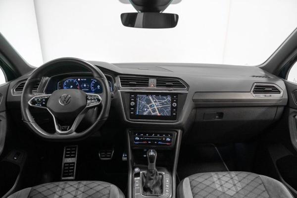Blue Volkswagen Tiguan 2021 in Vilnius, with an engine capacity of 1.50 L and mileage of 103 thousand km for 25950 €, photo 10 on AUTOMOTO.COM.LV