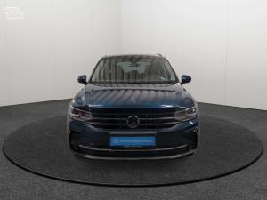 Blue Volkswagen Tiguan 2022 in Kaunas, with an engine capacity of 2.00 L and mileage of 56 thousand km for 32572 €, photo 2 on AUTOMOTO.COM.LV