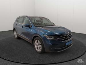 Blue Volkswagen Tiguan 2022 in Kaunas, with an engine capacity of 2.00 L and mileage of 56 thousand km for 32572 €, photo 3 on AUTOMOTO.COM.LV