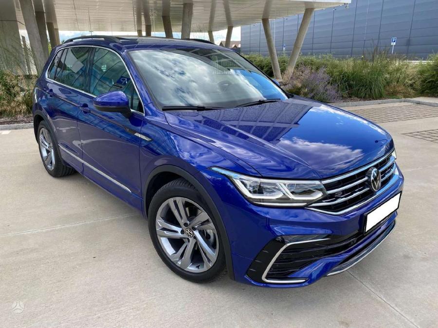 Blue Volkswagen Tiguan 2022 in Vilnius, with an engine capacity of 1.50 L and mileage of 48 thousand km for 29900 €, photo 1 on AUTOMOTO.COM.LV