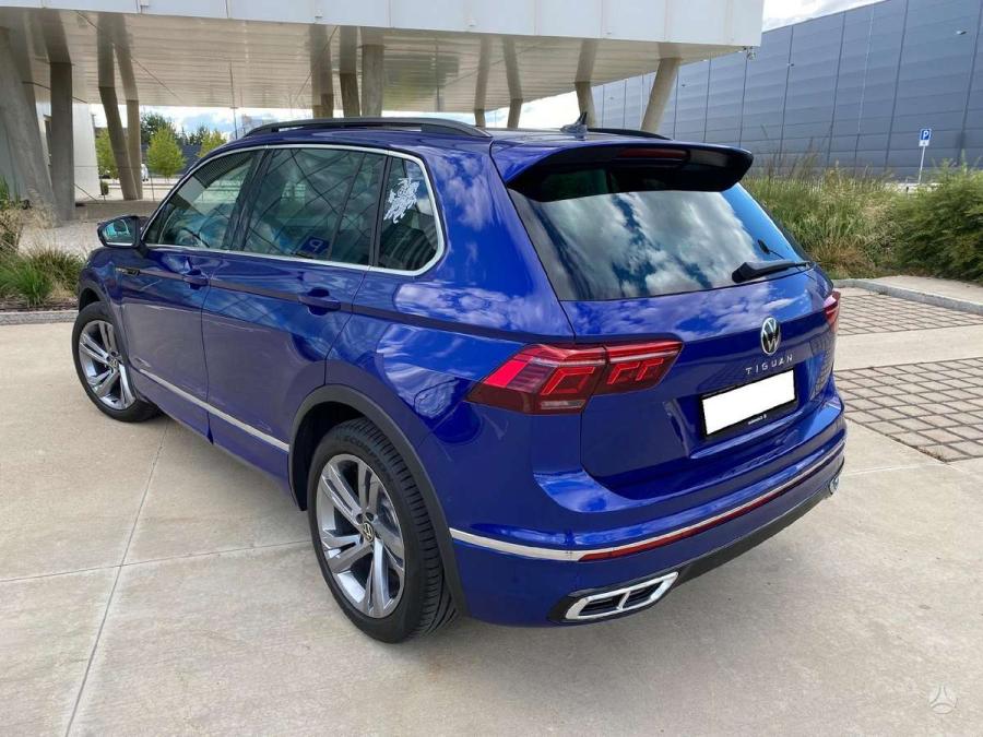 Blue Volkswagen Tiguan 2022 in Vilnius, with an engine capacity of 1.50 L and mileage of 48 thousand km for 29900 €, photo 3 on AUTOMOTO.COM.LV