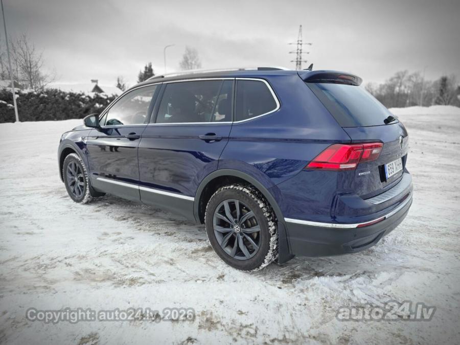 Blue Volkswagen Tiguan 2022 in Tallinn, with an engine capacity of 1.50 L and mileage of 82 thousand km for 26500 €, photo 3 on AUTOMOTO.COM.LV
