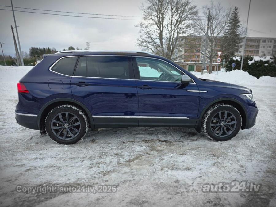 Blue Volkswagen Tiguan 2022 in Tallinn, with an engine capacity of 1.50 L and mileage of 82 thousand km for 26500 €, photo 4 on AUTOMOTO.COM.LV