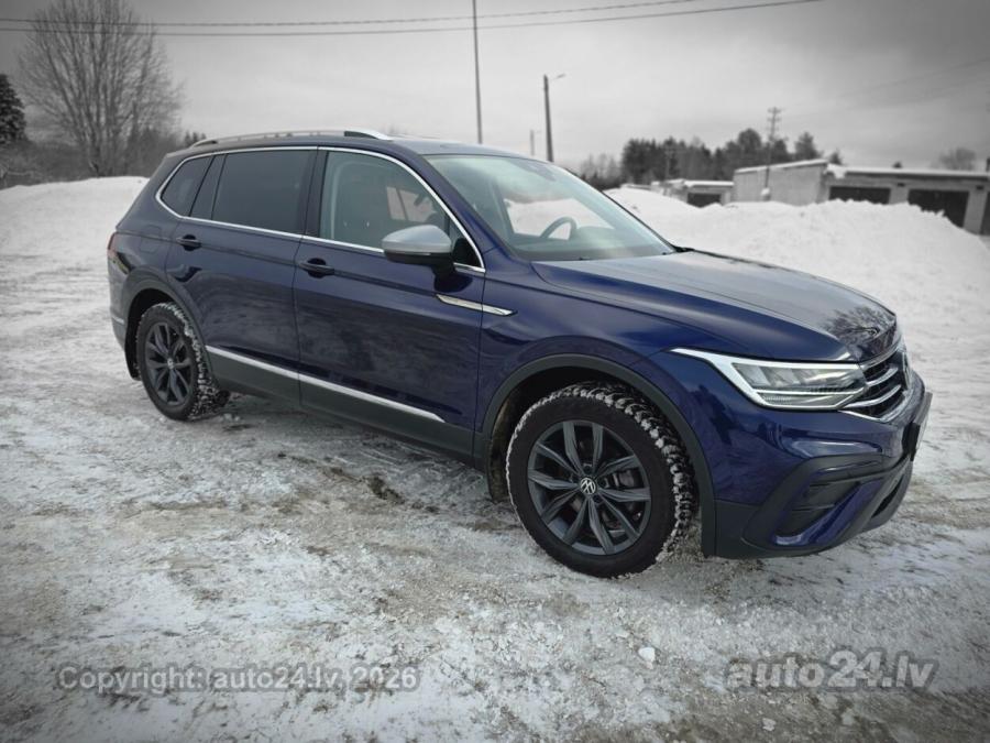 Blue Volkswagen Tiguan 2022 in Tallinn, with an engine capacity of 1.50 L and mileage of 82 thousand km for 26500 €, photo 6 on AUTOMOTO.COM.LV
