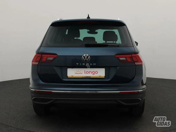 Zils Volkswagen Tiguan 2022 Viļņa, ar dzinēja tilpumu 2.00 L un nobraukumu 120 tūkst. km par 24699 €, foto 5 vietnē AUTOMOTO.COM.LV