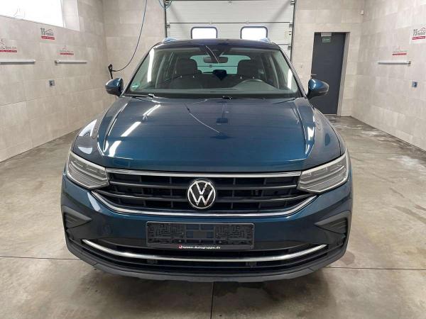 Blue Volkswagen Tiguan 2022 in Marijampole, with an engine capacity of 1.50 L and mileage of 132 thousand km for 21538 €, photo 2 on AUTOMOTO.COM.LV