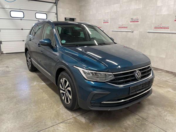 Blue Volkswagen Tiguan 2022 in Marijampole, with an engine capacity of 1.50 L and mileage of 132 thousand km for 21538 €, photo 3 on AUTOMOTO.COM.LV