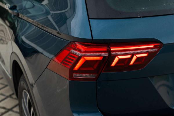 Blue Volkswagen Tiguan 2022 in Vilnius, with an engine capacity of 1.40 L and mileage of 60 thousand km for 25500 €, photo 4 on AUTOMOTO.COM.LV