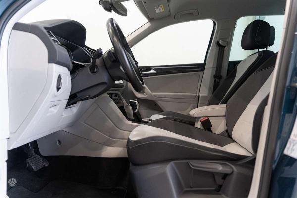 Blue Volkswagen Tiguan 2022 in Vilnius, with an engine capacity of 1.50 L and mileage of 154 thousand km for 21500 €, photo 9 on AUTOMOTO.COM.LV